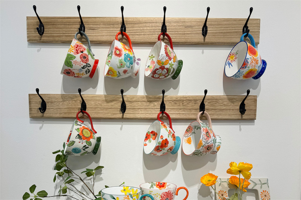 How to Remove Coffee and Tea Stains From Your Favorite Mugs